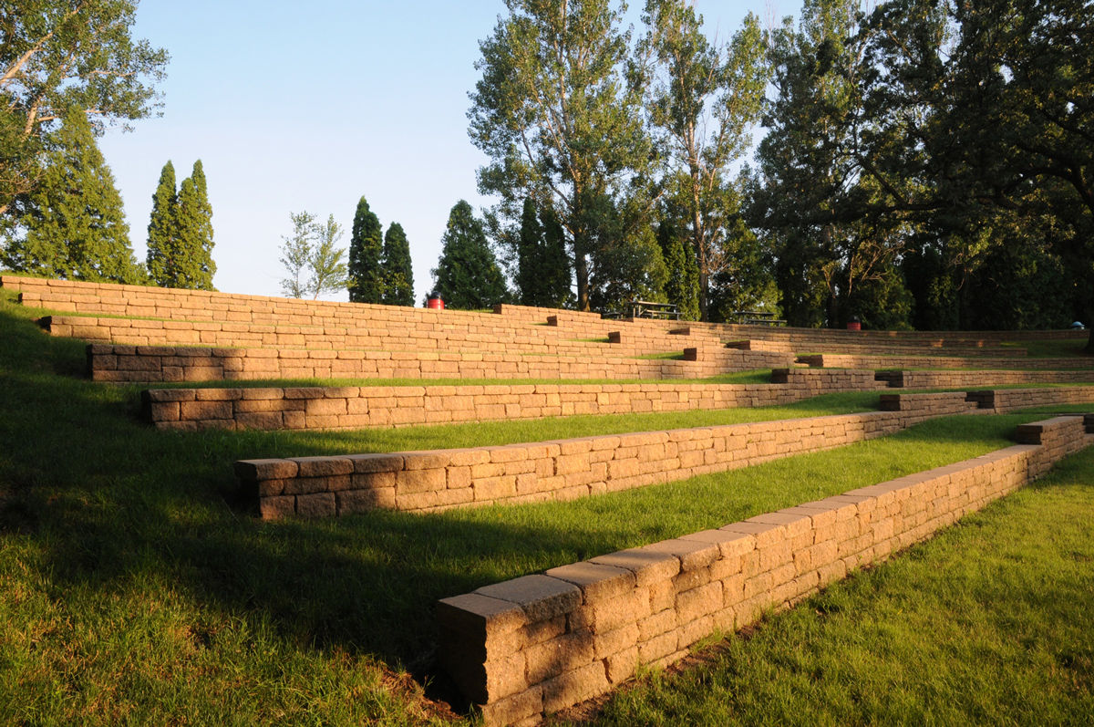 UW-River Falls Amphitheatre | Versa-Lok