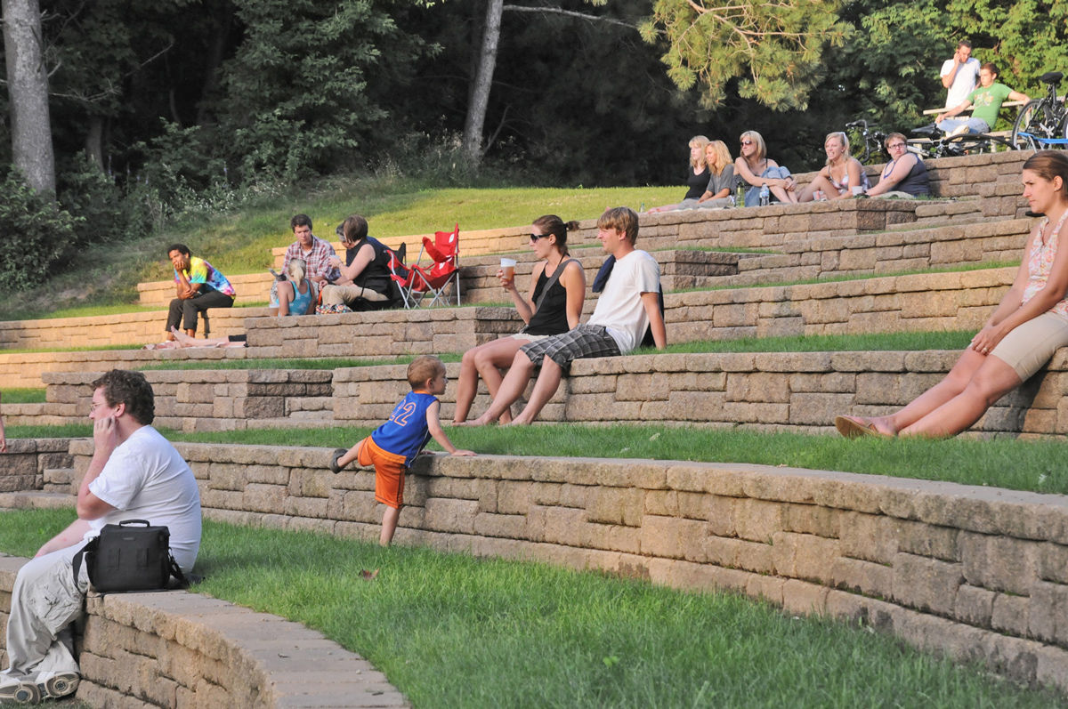 UW-River Falls Amphitheatre | Versa-Lok